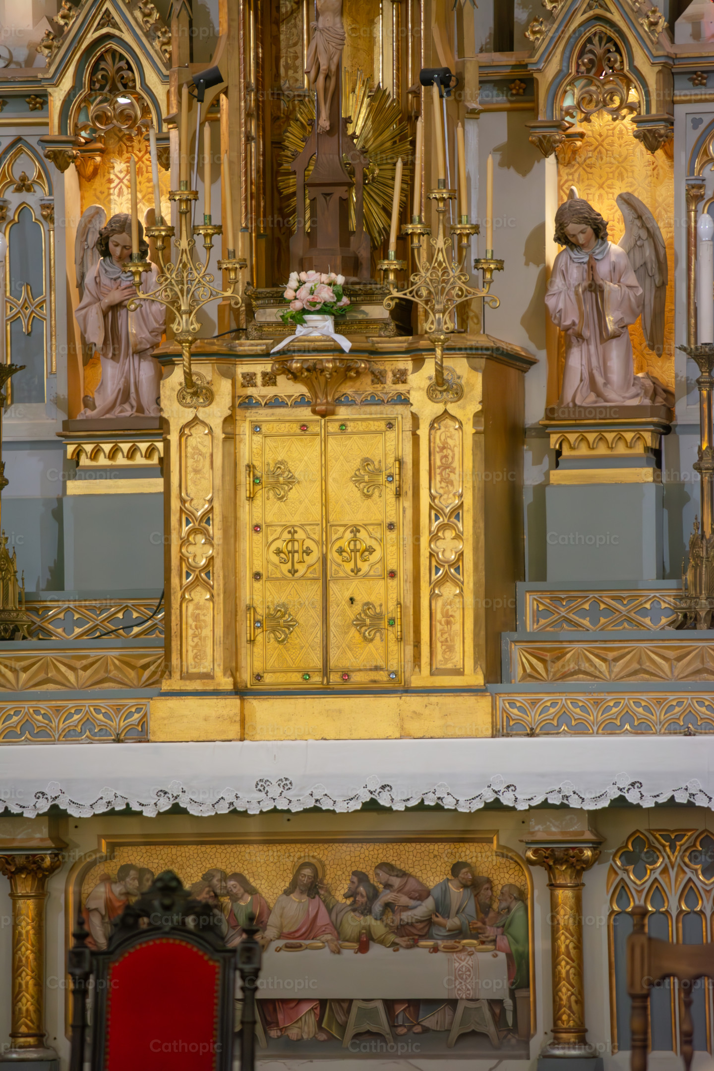 Tabernacle on altar | Cathopic